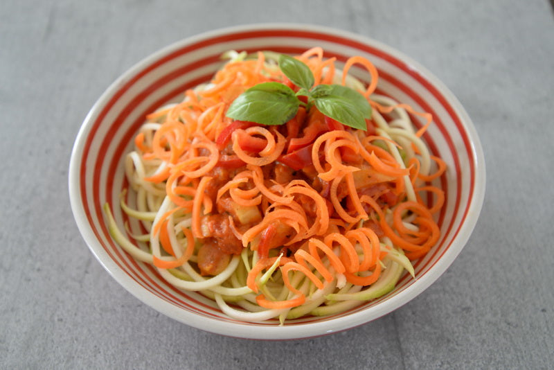 Squash pasta med vegetarisk tomatsauce med fennikel, gulerødder, snack ...